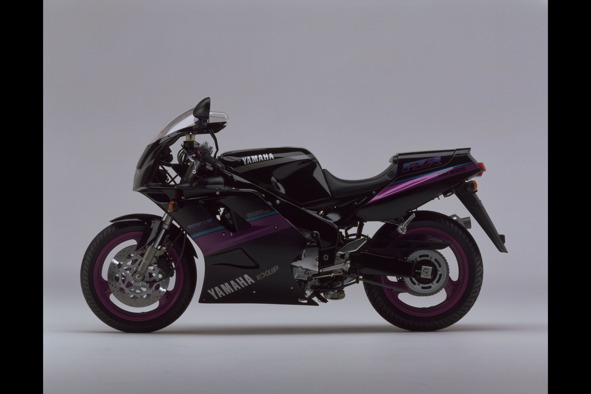 FZR1000 - Product Library - Product Library | YAMAHA MOTOR CO., LTD.