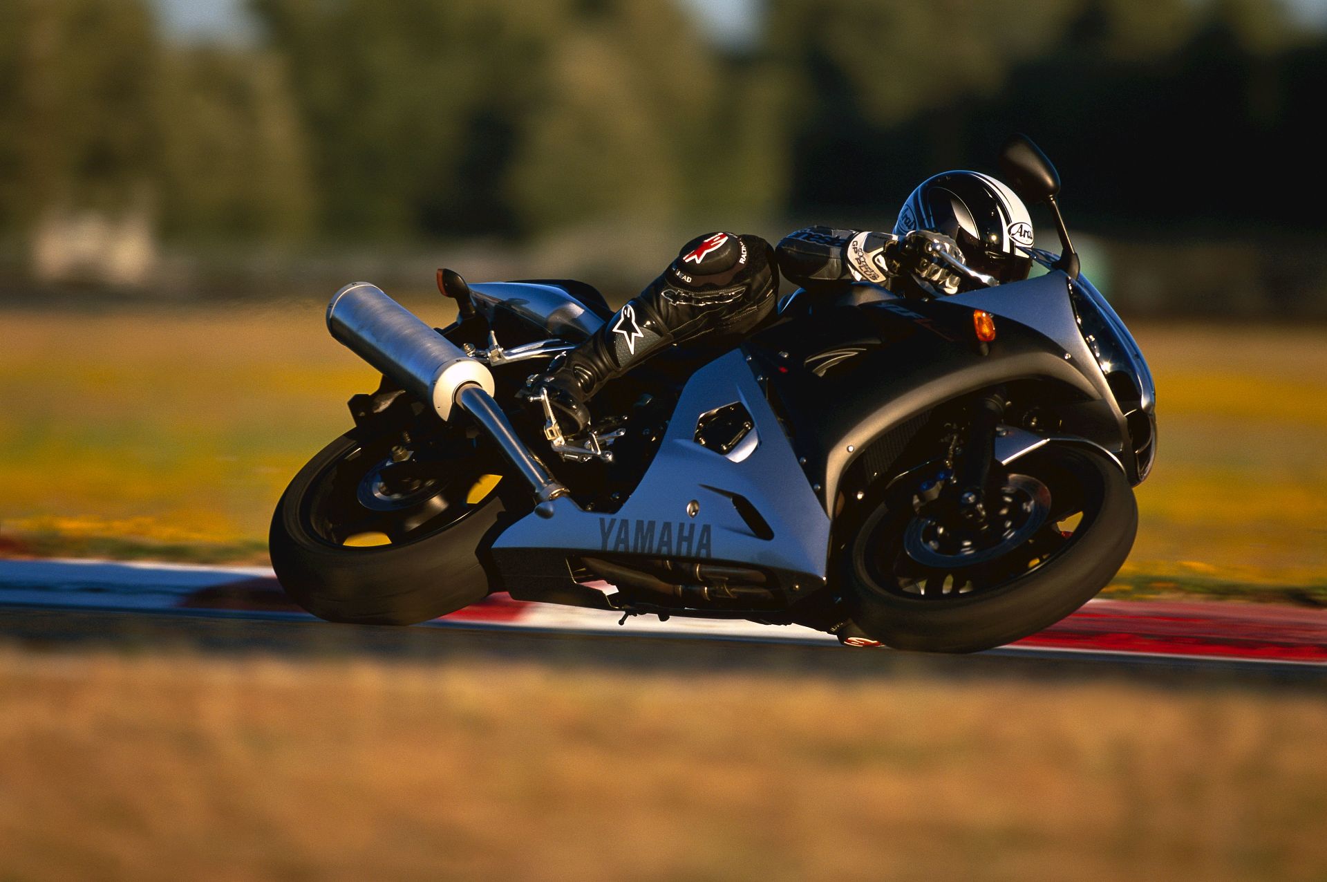 YZF-R1 - Product Library - Product Library | YAMAHA MOTOR CO., LTD.