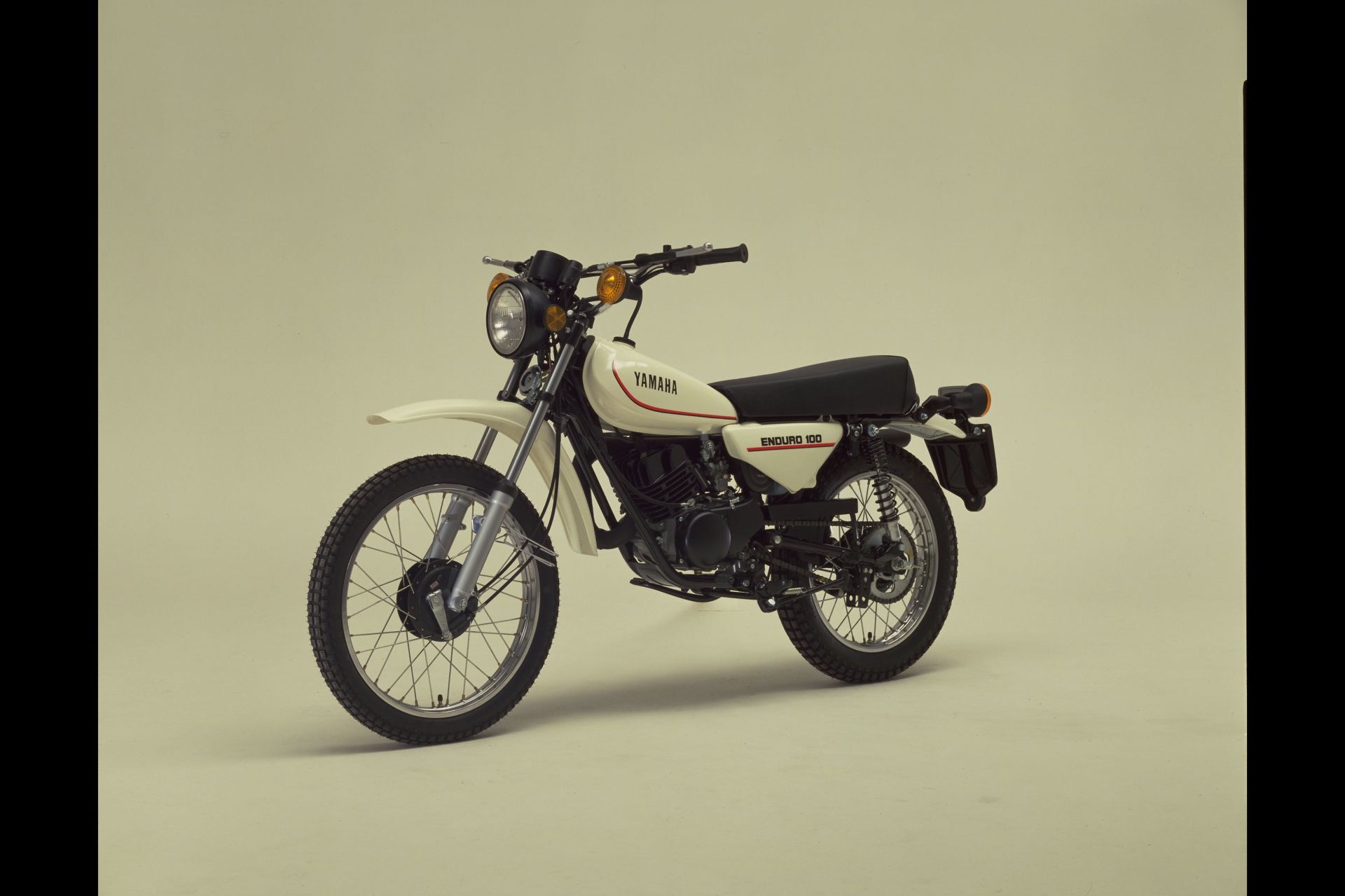 DT100 - Product Library - Product Library | YAMAHA MOTOR CO., LTD.