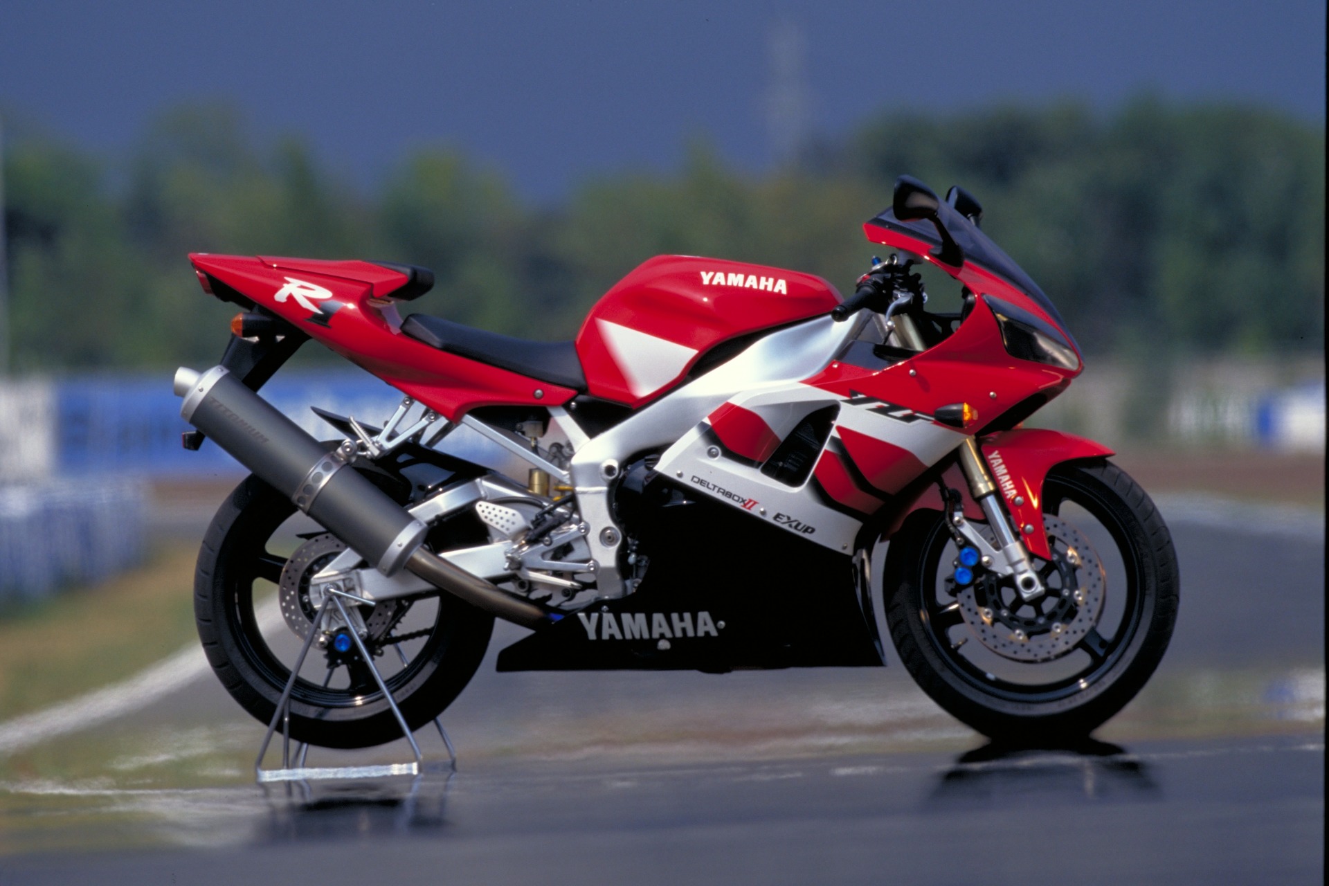 YZF-R1 - Product Library - Product Library | YAMAHA MOTOR CO., LTD.