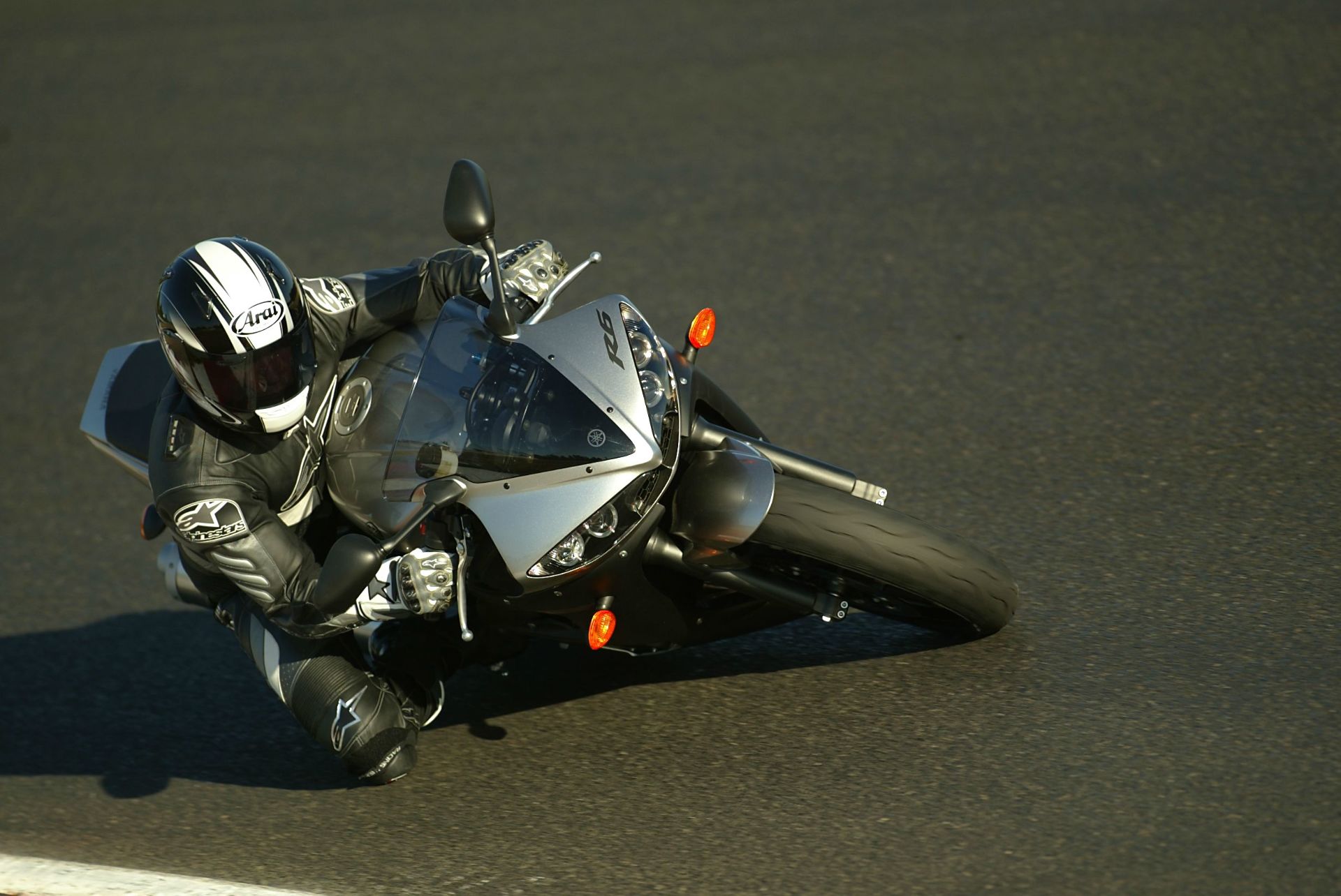 YZF-R1 - Product Library - Product Library | YAMAHA MOTOR CO., LTD.