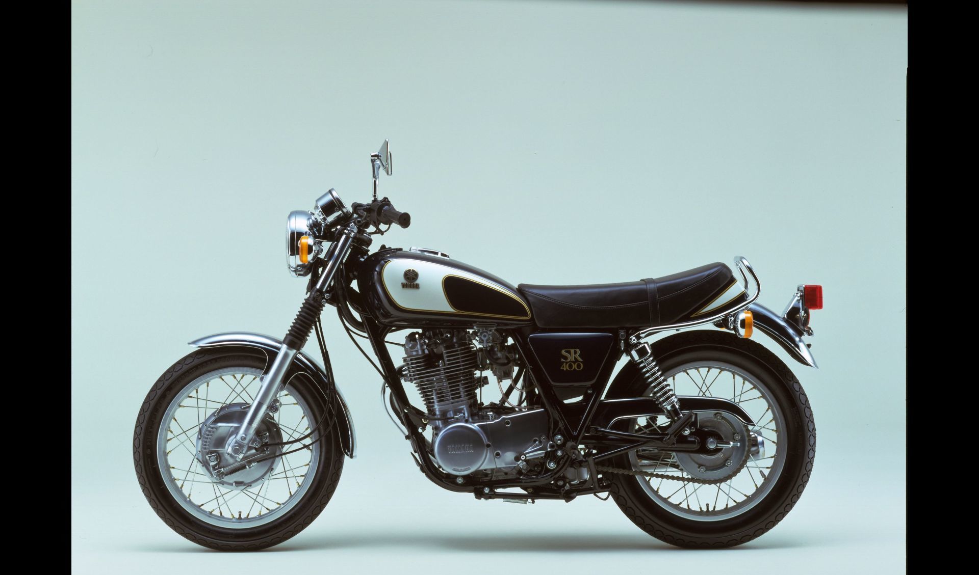 SR400 - Product Library - Product Library | YAMAHA MOTOR CO., LTD.